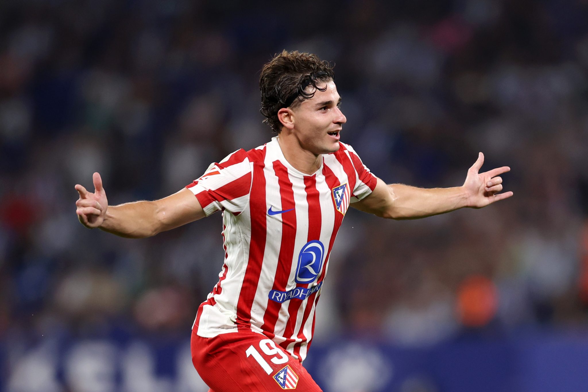 El Atlético cubre de oro a Julián Álvarez para evitar su ida